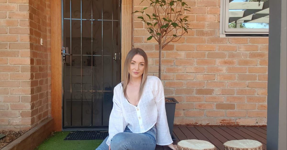 Holly Burnham - Melbourne, Deakin University | about.me