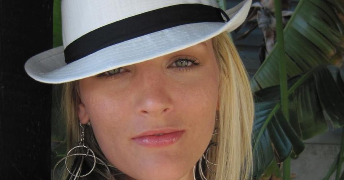 Miranda Hall | about.me