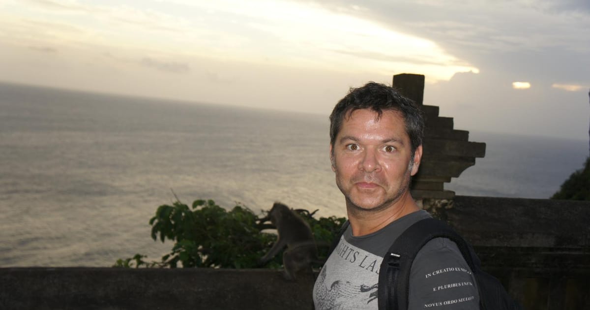 Simon Burgess | about.me